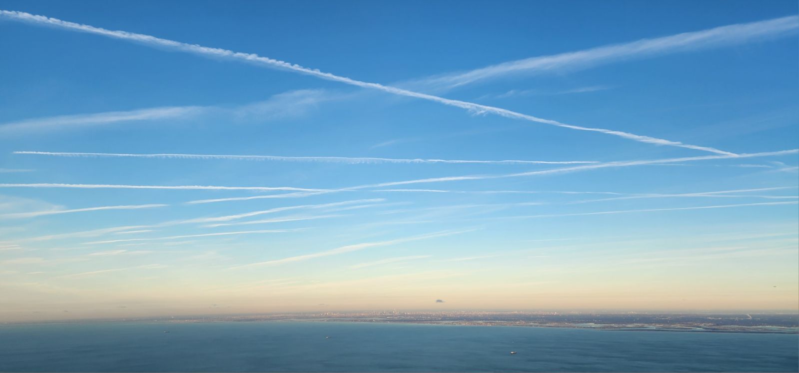 Uniquely Beautiful Decor – Silver Contrails